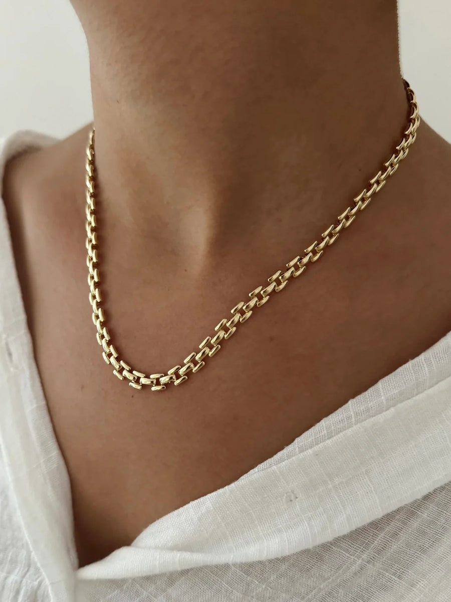 Pat Necklace – Peacocks & Pearls Lexington